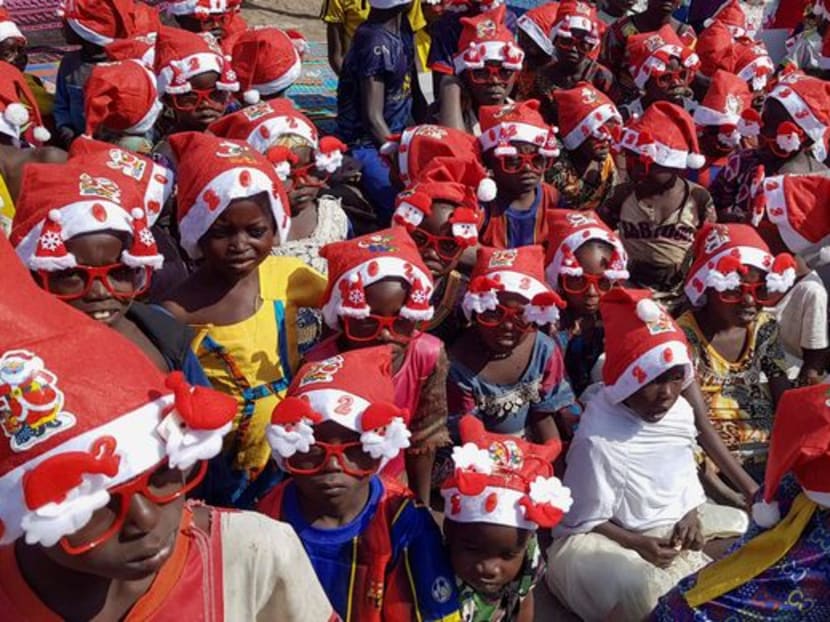 Santa brings Christmas cheer to Chad refugee camp - TODAY