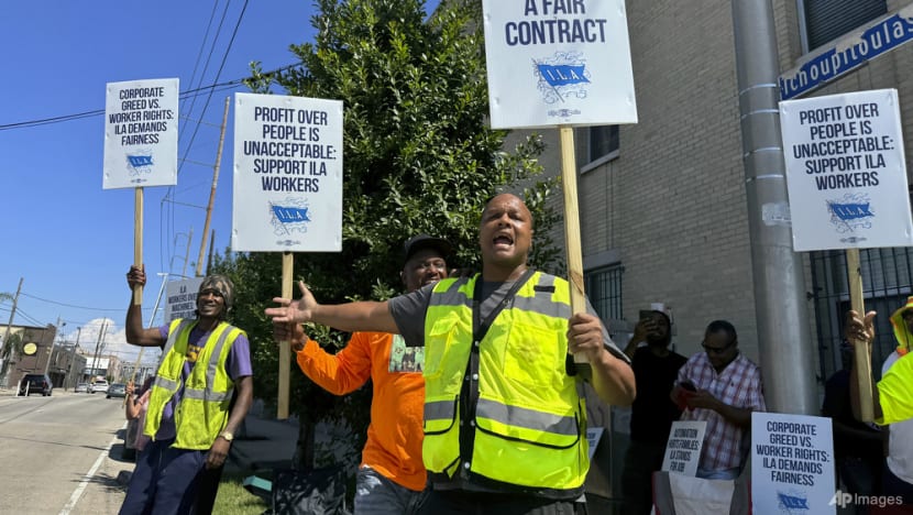 White House sides with union as US dockworker strike enters second day ...