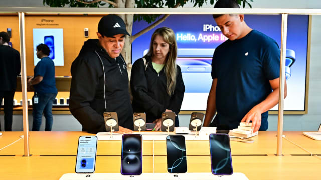 美国对等关税措施 或导致iPhone售价涨破3000元 - 8world