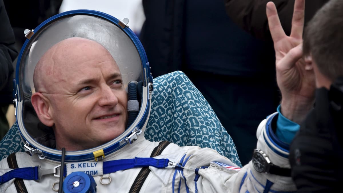 NASA spaceman back from record year flight; gives thumbs up - TODAY