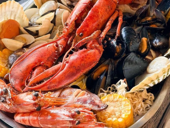 This halal instant noodles eatery serves Maggi mee with lobsters and ...