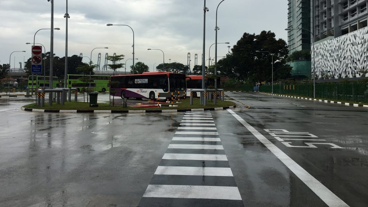 Commuters give thumbs up to new Shenton Way bus terminal - TODAY