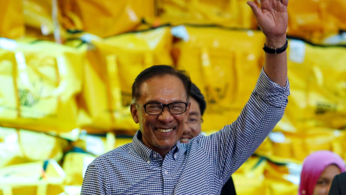 Anwar should replace Mahathir as PM, says Malaysian lawmaker - TODAY Anwar should replace Mahathir as PM, says Malaysian lawmaker - TODAY