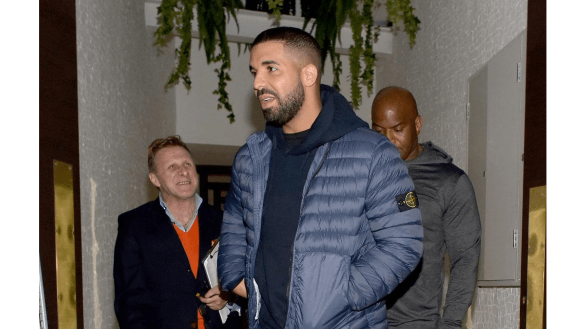 Drake 'invited Irish glamour model on tour' - 8days