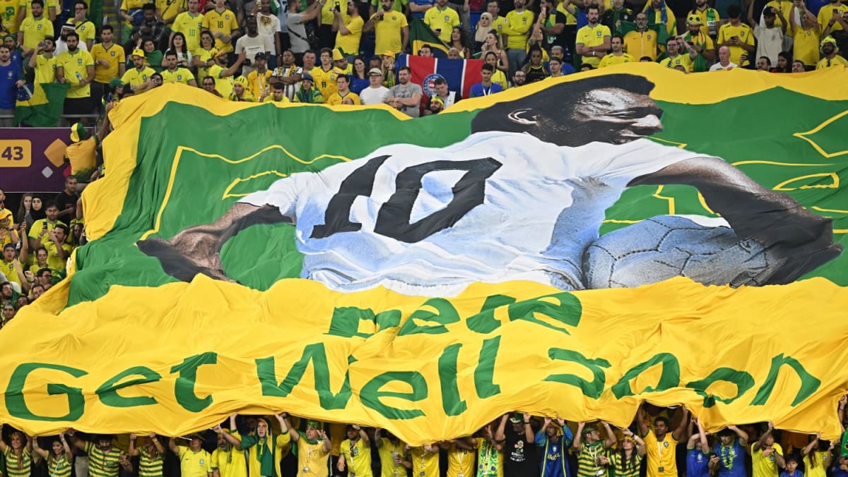 Pele watches Brazil World Cup match from hospital - TODAY