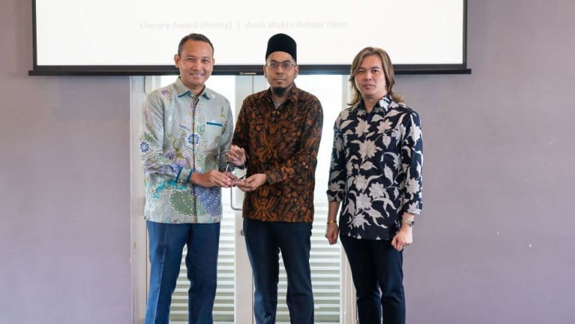 Jamal Ismail terima Anugerah Tun Seri Lanang; Khairool Haque raih ...