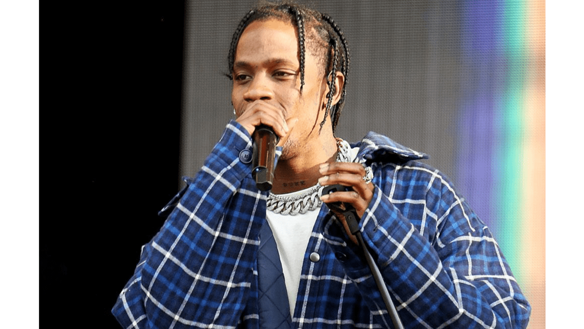 Travis Scott begs security to release fan in choke hold - 8days