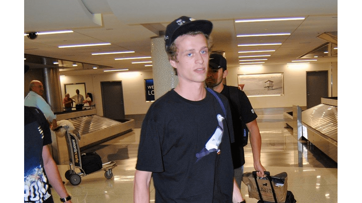 Conrad Hilton is arrested - 8days