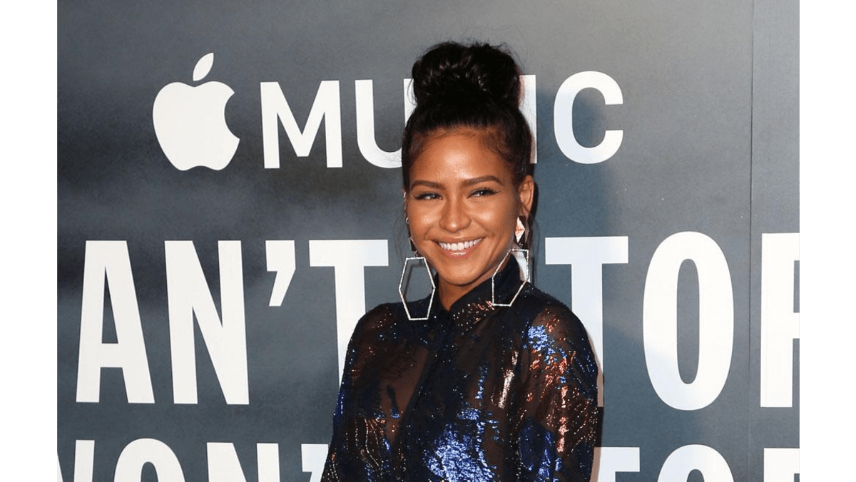 Cassie and Alex Fine get married - 8days