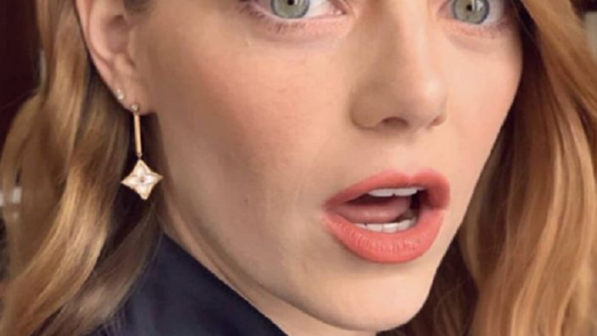 Emma Stone snaps shoulder - melisten