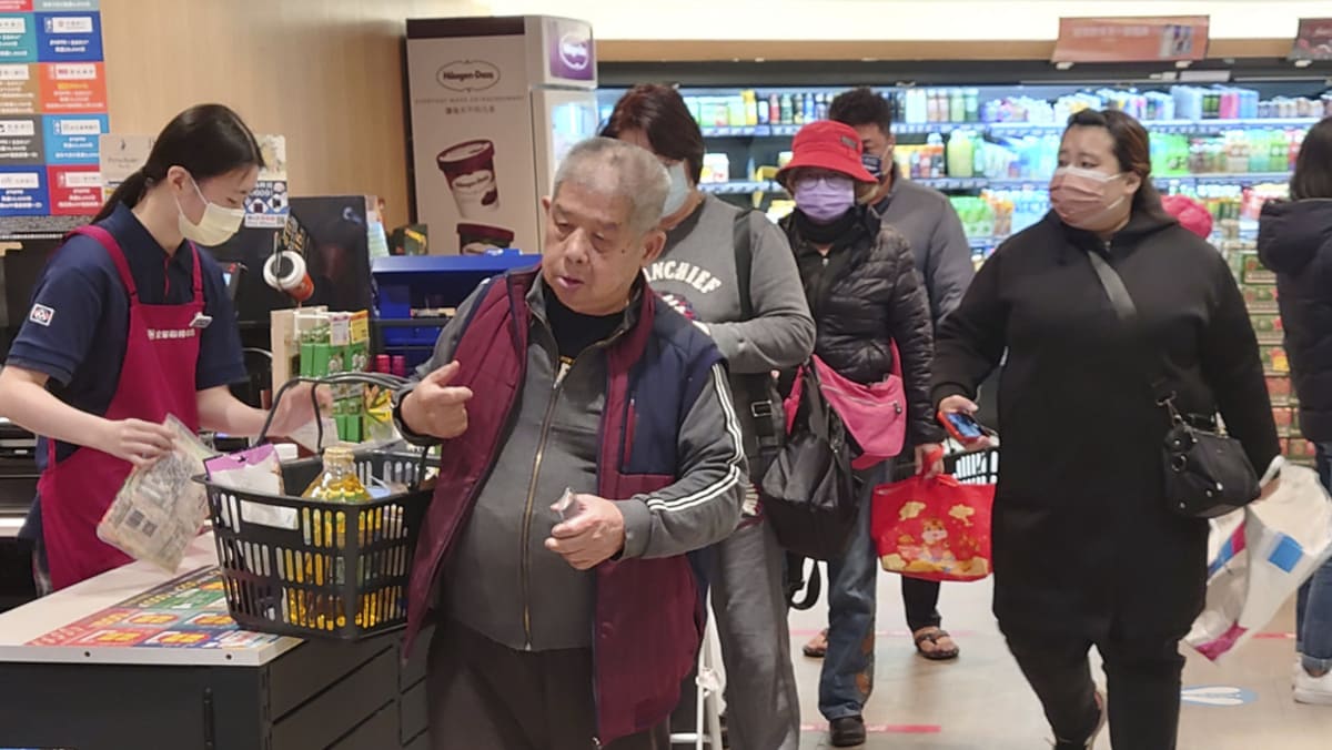 Taiwan drops indoor mask mandate in restaurants, offices - CNA