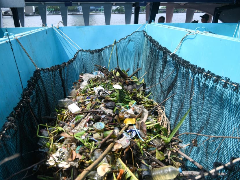 Plastic 'interceptor' tackles trash in Bangkok river - TODAY