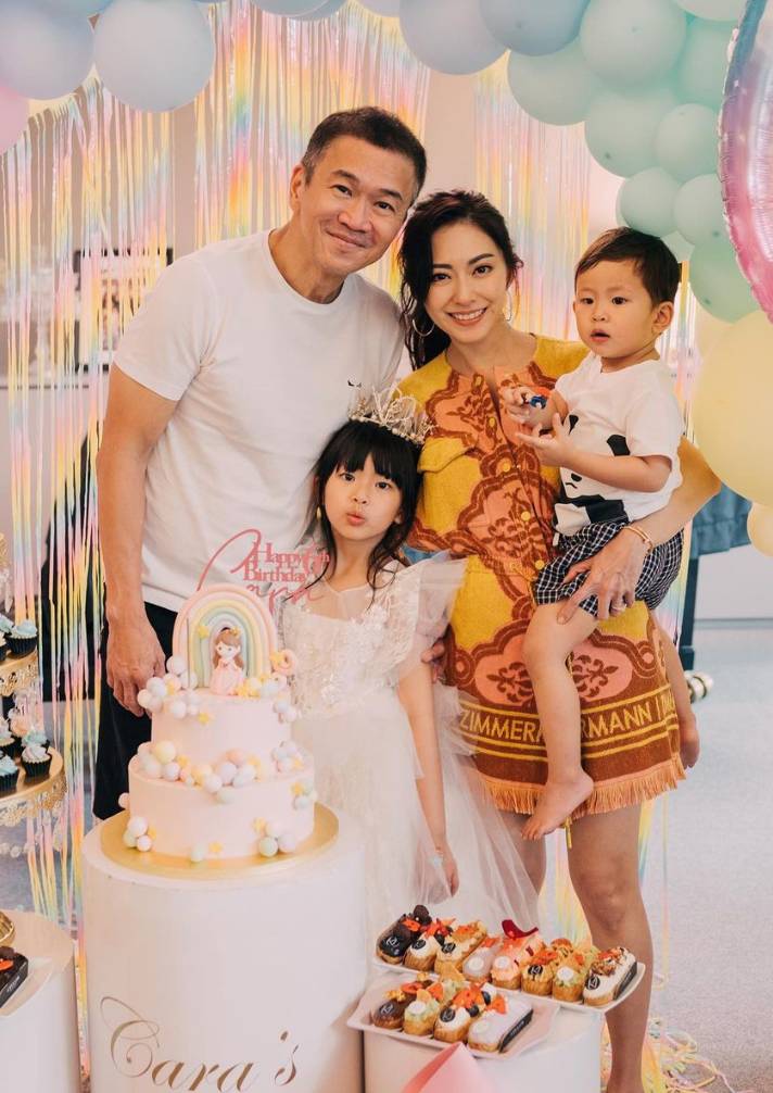 Cantopop Duo 2R’s Race Wong Gives Tour Of Her Landed Home In Singapore - 8days