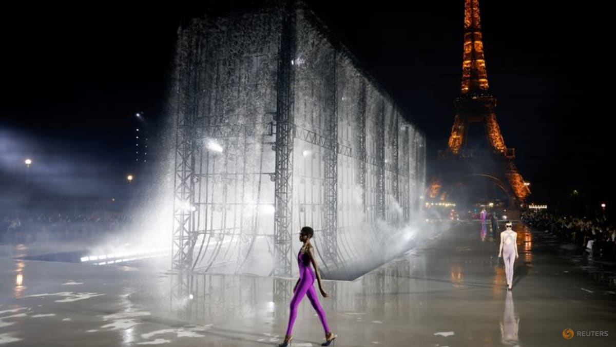 Paris Fashion Week returns to the runway after a year of virus hiatus ...