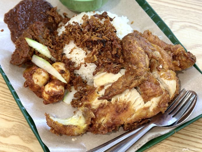 Viral grumpy fried chicken rice seller at Lucky Plaza opening new stall ...