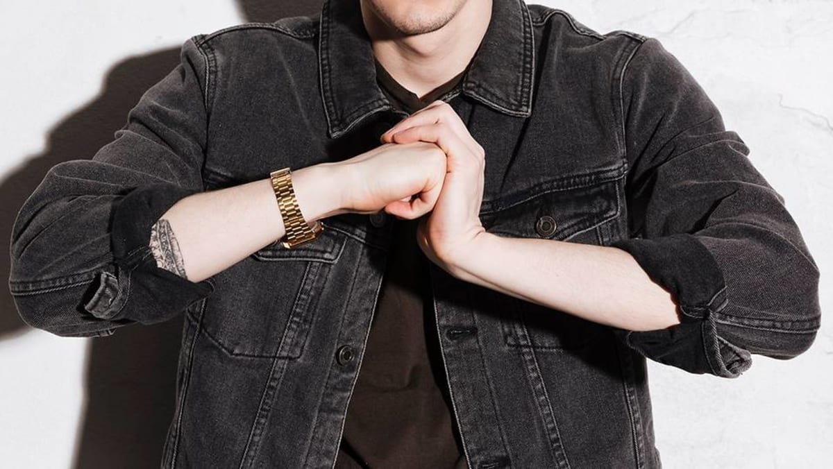 Knuckle cracking: It's annoying to others but can it also cause ...