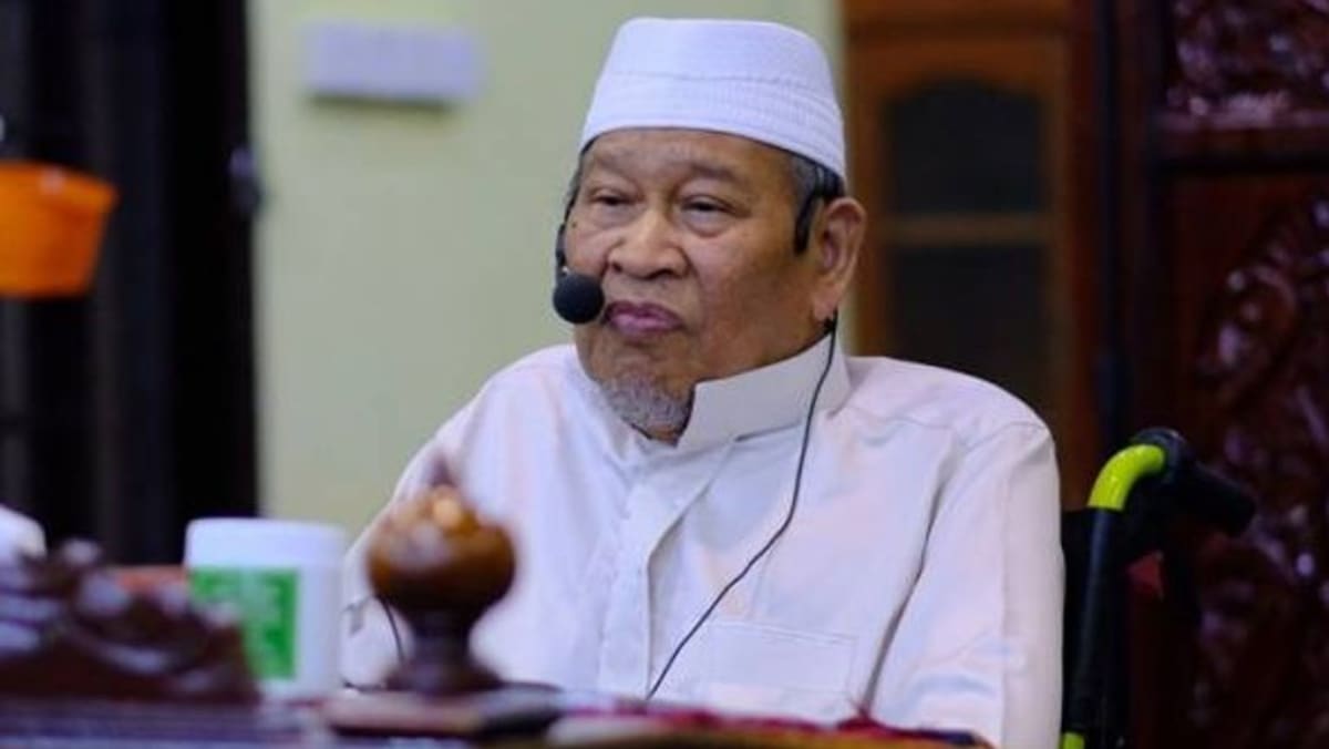 Pendakwah bebas Ismail Kamus dirawat di unit jagaan rapi Hospital Kuala ...