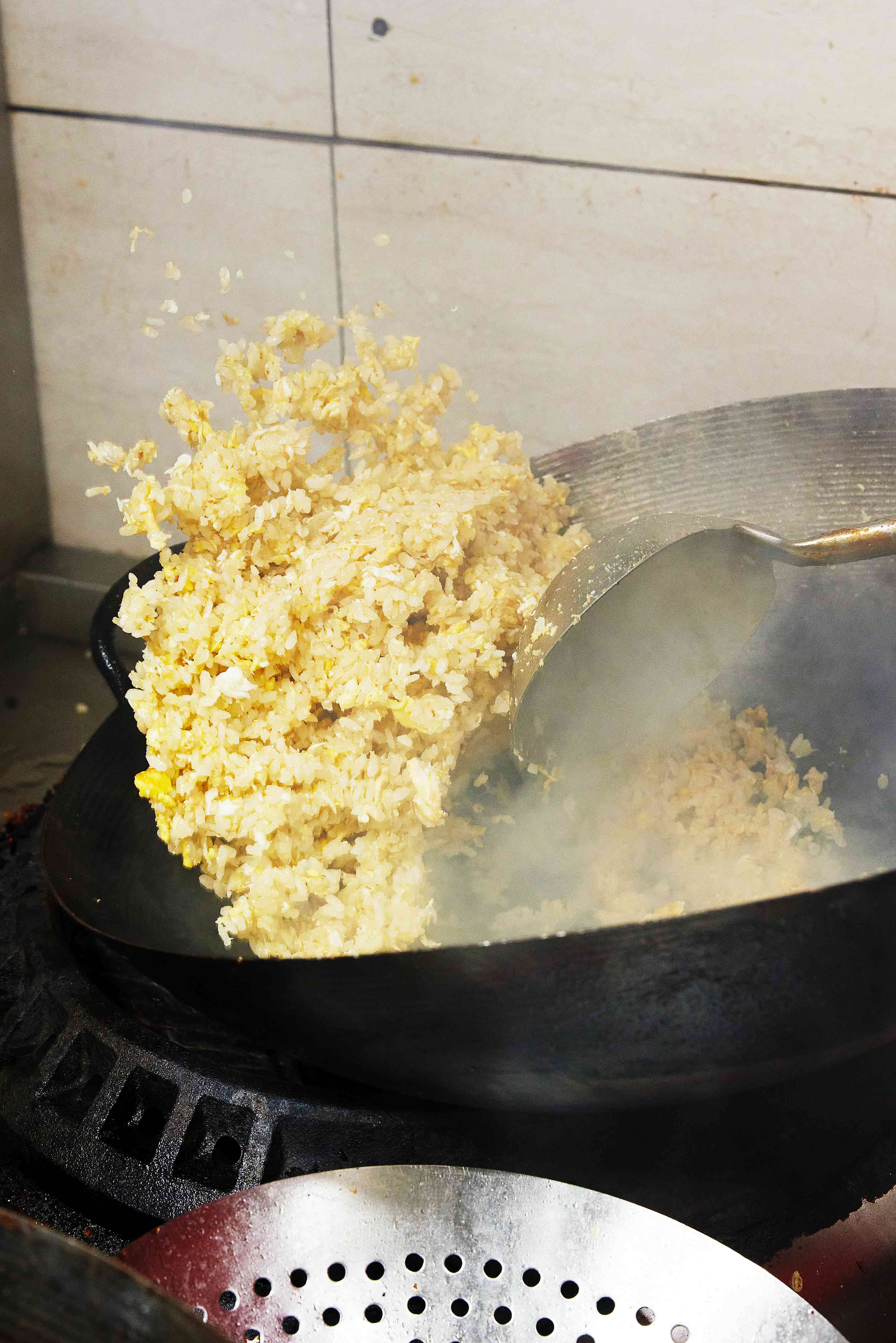 1-Hour Queue At ‘International’ Fried Rice Hawker Stall, Chinese Mala ...