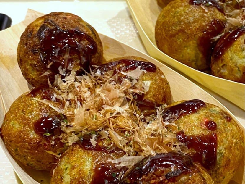 Hour-Long Queue At Takoyaki Chain Gindaco’s New 2nd Outlet At Orchard ...