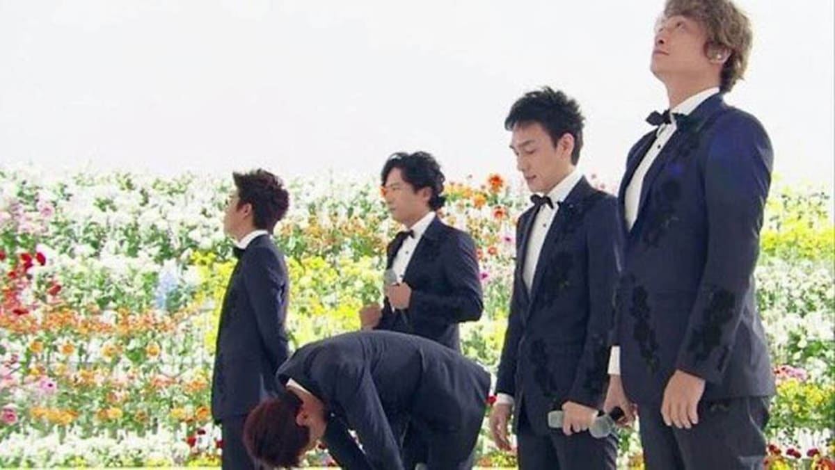 SMAP sheds tears during final performance - 8days