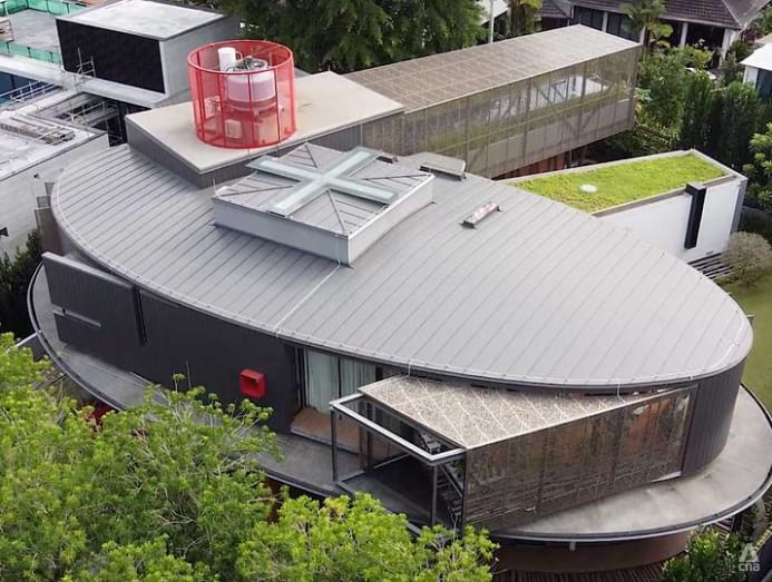 For this multigenerational family, home is an oval-shaped Good Class ...