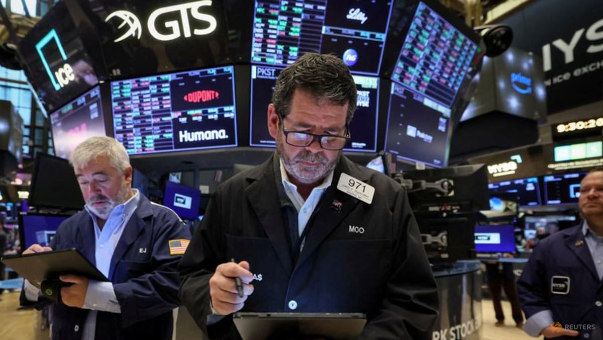 Wall St stocks end lower, dollar gains after data; Fed, earnings in the ...