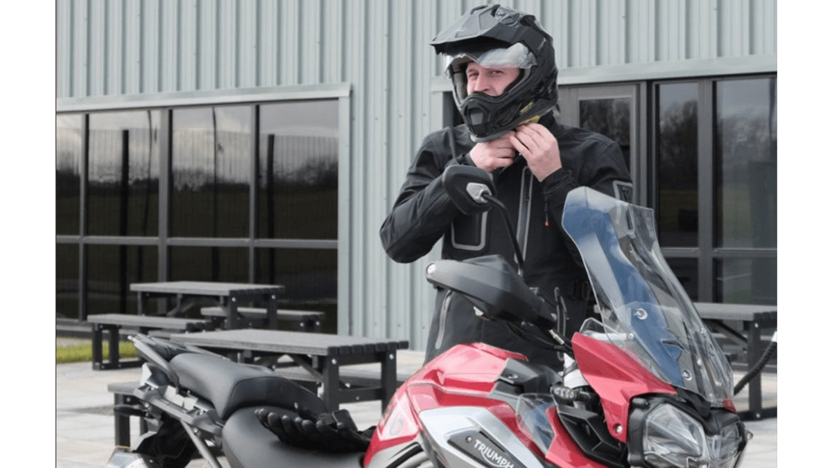 Prince William gets back on a bike - 8days
