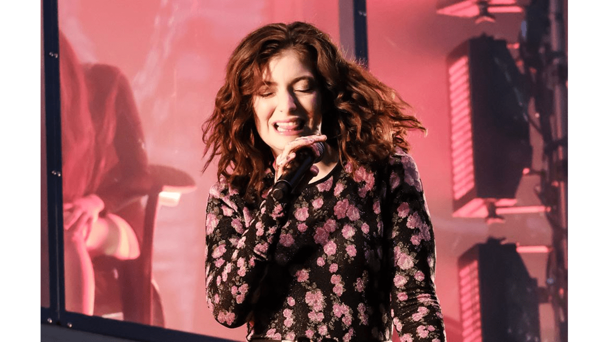 Lorde's subway drama - 8days