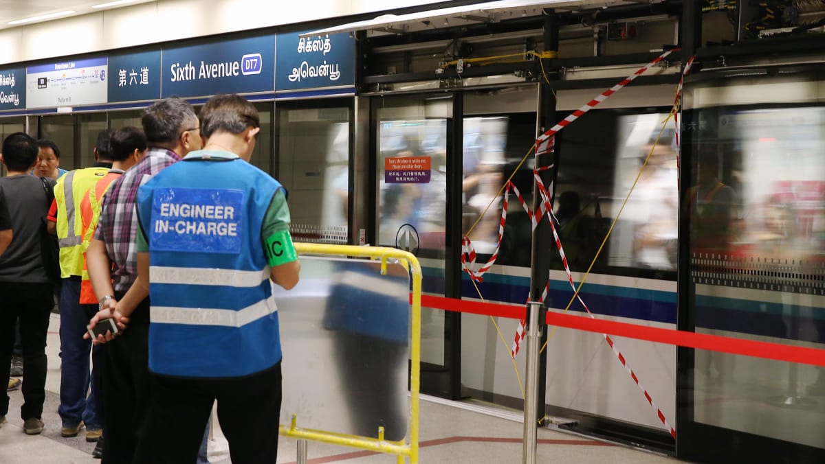 Loosened bolt caused train platform door to become dislodged - TODAY