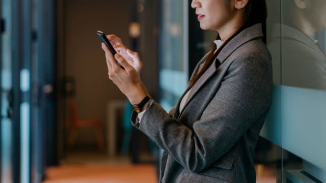 女子下班后回复简讯 芬兰老板下令“关掉通知” - 8world