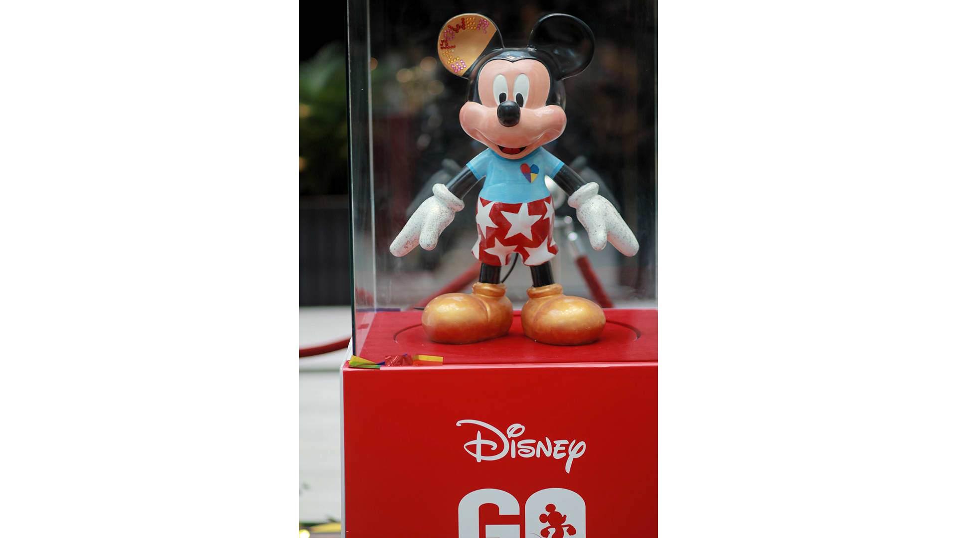 How Did Li Nanxing, Felicia Chin & Chantalle Ng Give Mickey Mouse A ...