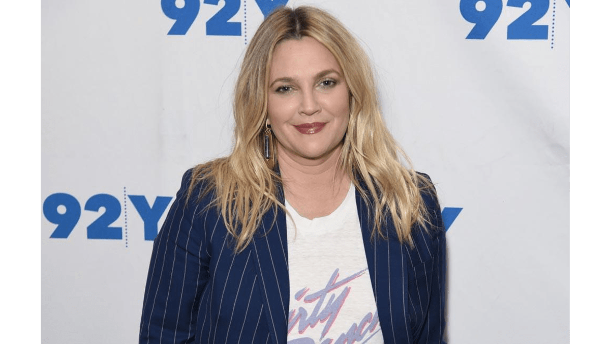 Drew Barrymore to host new talk show - 8days