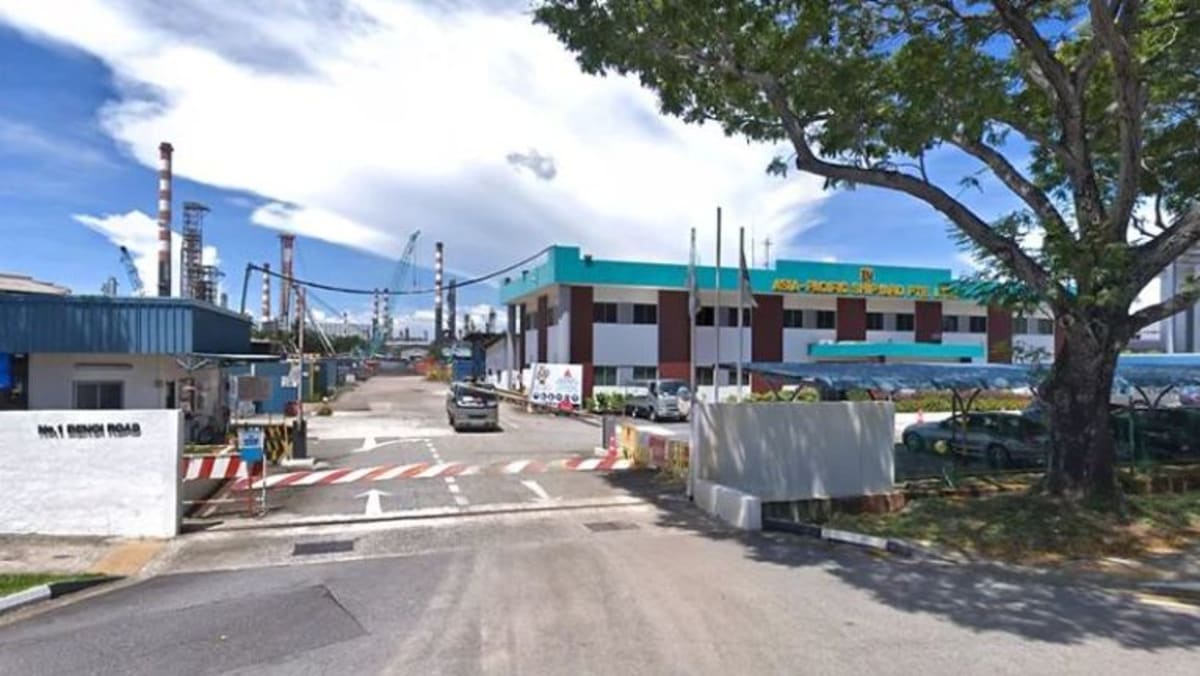 Pekerja Bangladesh maut dihempap forklift di Benoi Road - BERITA Mediacorp