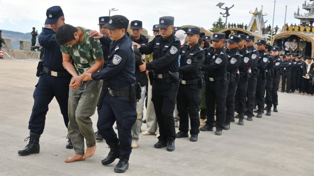 中缅警方联手捕逾千名嫌犯 全面铲除缅北规模化电诈园区 - 8world