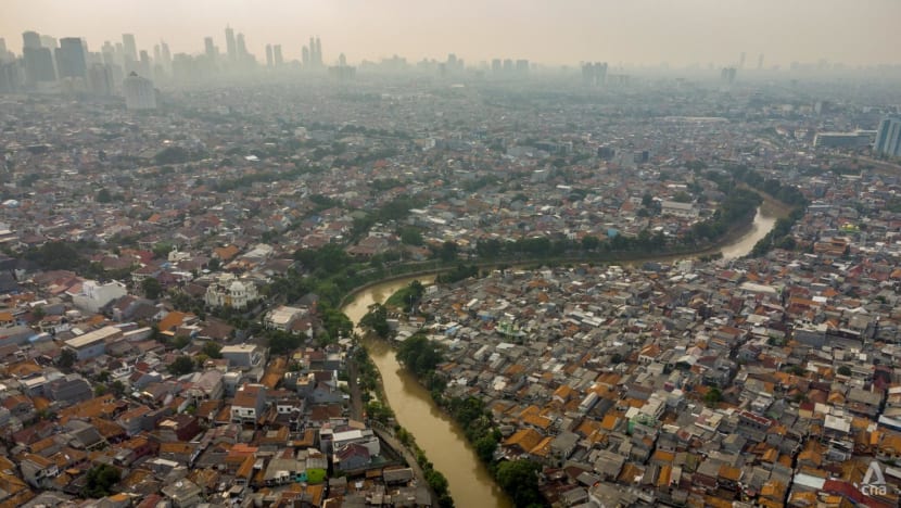 Jakarta people are digging their own wells for water, but this makes ...