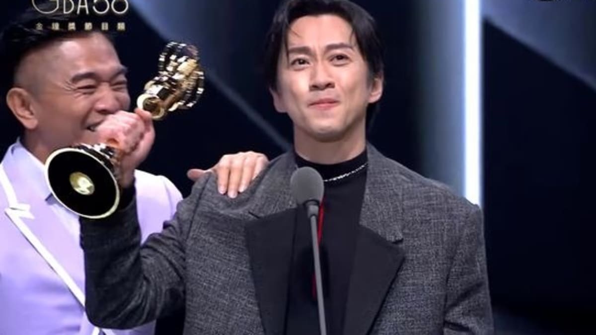《综艺大热门》夺金钟58“综艺节目主持人奖” 陈汉典代表致词哭到不行 - vibes by 8world