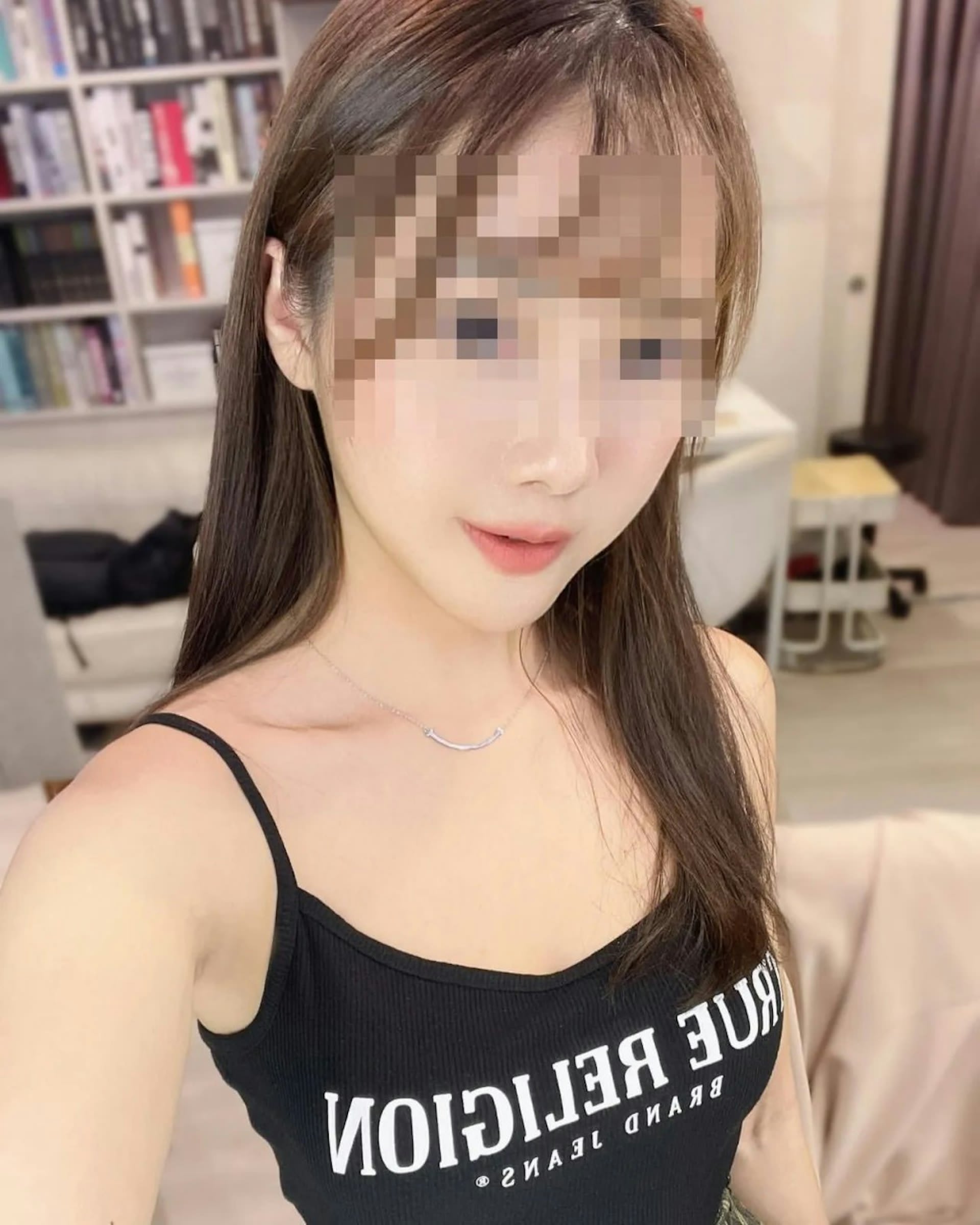 Taiwanese Billionaire, 62, Spends S$4.8Mil To Woo Model, 28; Sues Her After She Distances ...