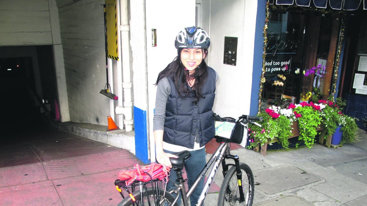 Jetsetting with actress Elizabeth Lazan - TODAY