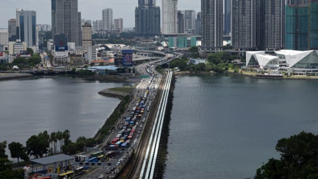 剩下不到一个星期！狮城司机涌新山排队办VEP - 8world