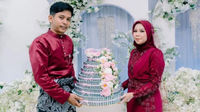 五万聘金制成六层“真钞蛋糕” 马国准新郎霸气送礼引热议 - 8world