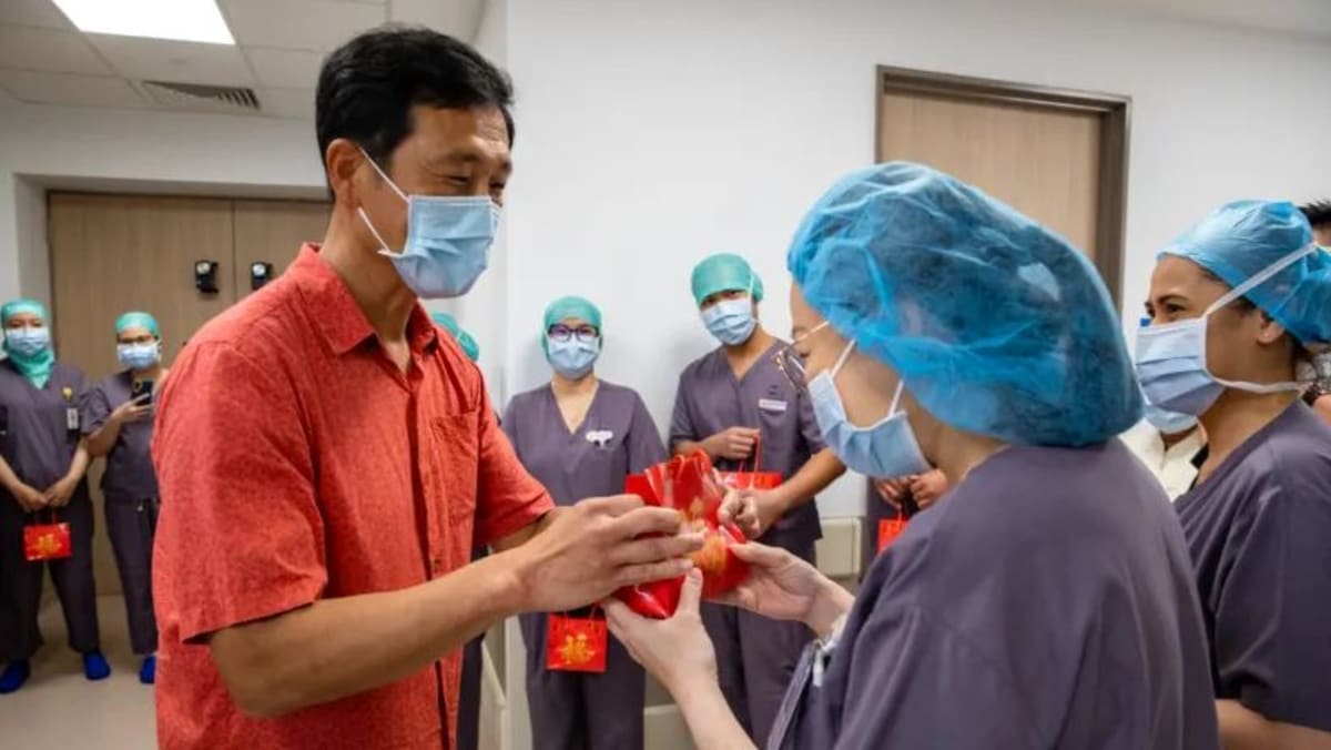 2022 'tahun mencabar' bagi sektor jagaan kesihatan; SG dilanda 3 gelombang jangkitan COVID-19 ...