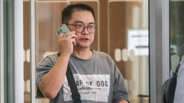 酒后不仅拿酒杯砸人还酒驾 德士司机被罚款禁驾 - 8world