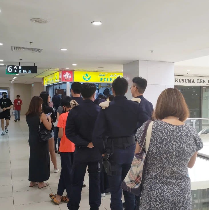 Viral Grumpy Nasi Ayam Goreng Seller Now Hiring Staff To Work At His ...