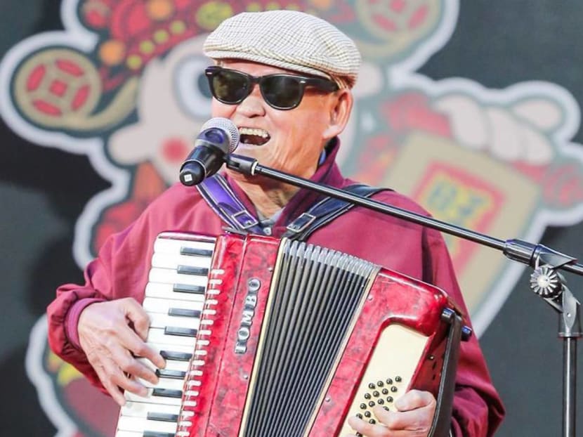 Blind Taiwanese Singer Lee Ping-Huei, 71, Earns S$474 A Month Busking ...