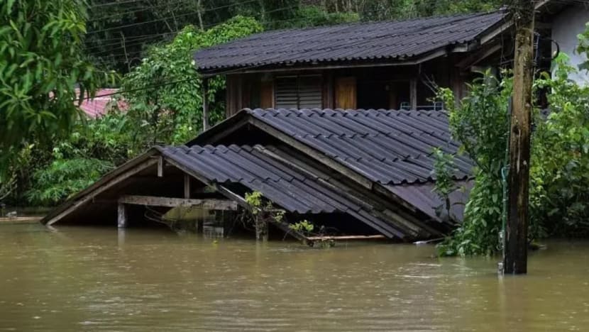 Sekurang-kurangnya 12 maut akibat banjir di selatan Thailand - BERITA ... Sekurang-kurangnya 12 maut akibat banjir di selatan Thailand - BERITA ...