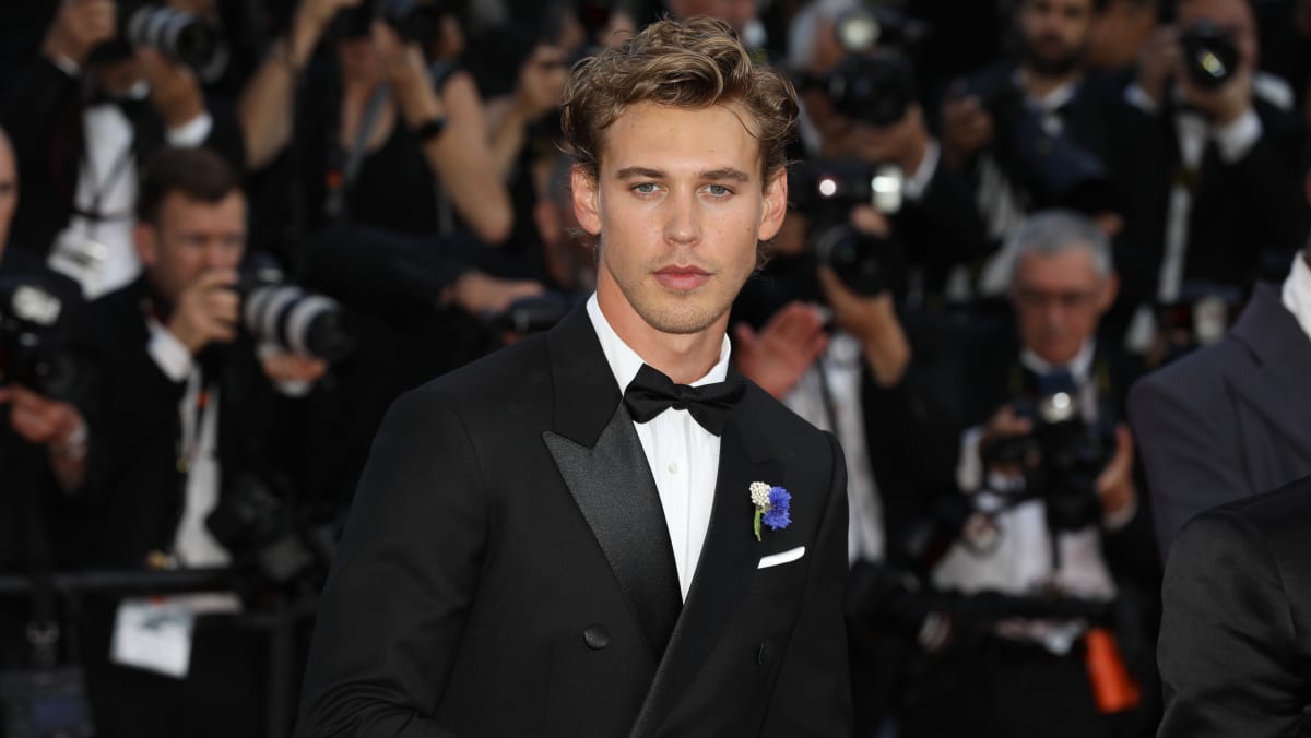 Austin Butler Says He Was “Rushed to Hospital” After Filming Elvis ...