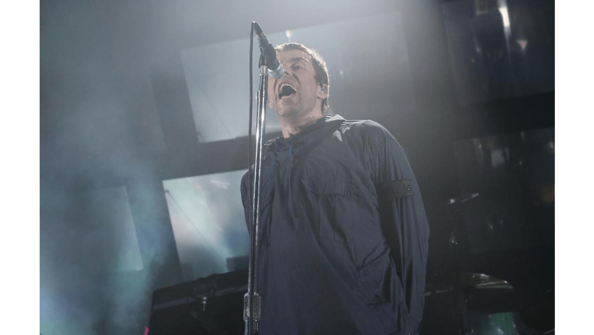 Liam Gallagher reunites with Bonehead at debut solo gig - 8 Days