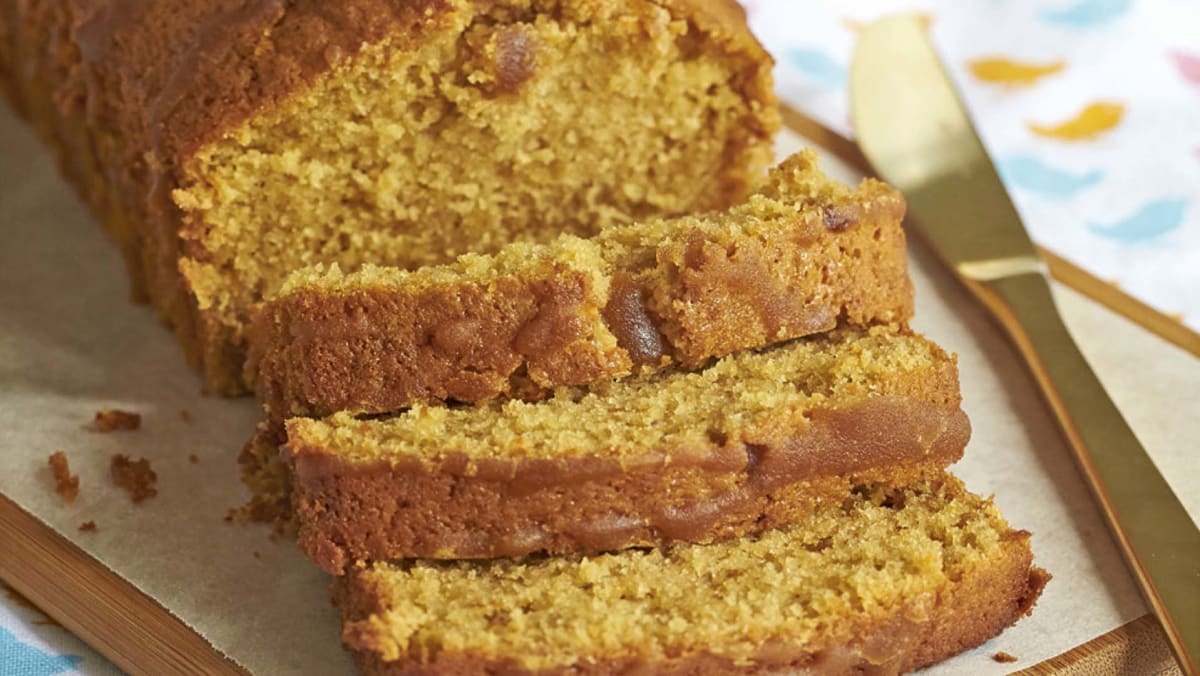 Moist, Luscious Gula Melaka Pound Cake With Salted Gula Melaka Drizzle ...