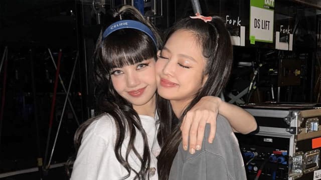 BLACKPINK Jennie、Lisa 2025年再登Coachella 舞台！ - vibes by 8world