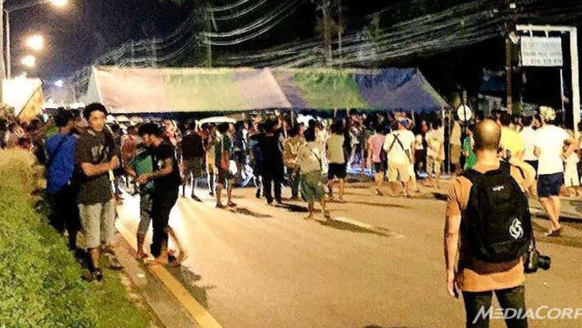 Angry crowd surrounds Phuket police station after two killed - TODAY